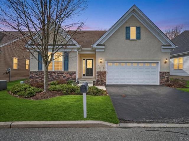 10 Cyprus Dr, Middletown, NY 10940