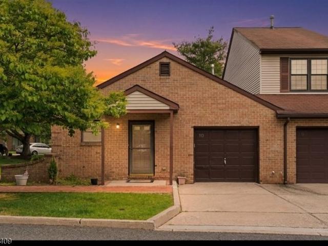 10 Daniel Ct, Lebanon, NJ 08833