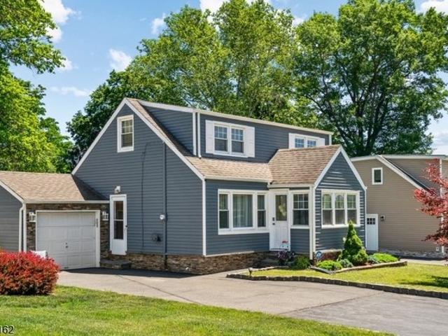 10 Dale Dr, Fairfield, NJ 07004
