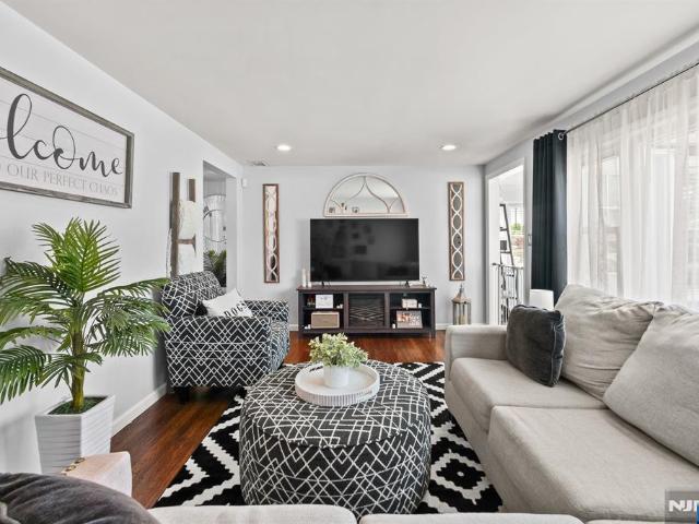 10 Dale Drive