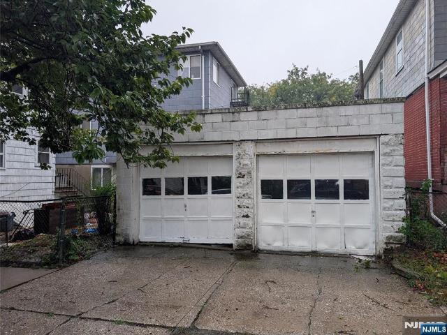 10 Davis Avenue