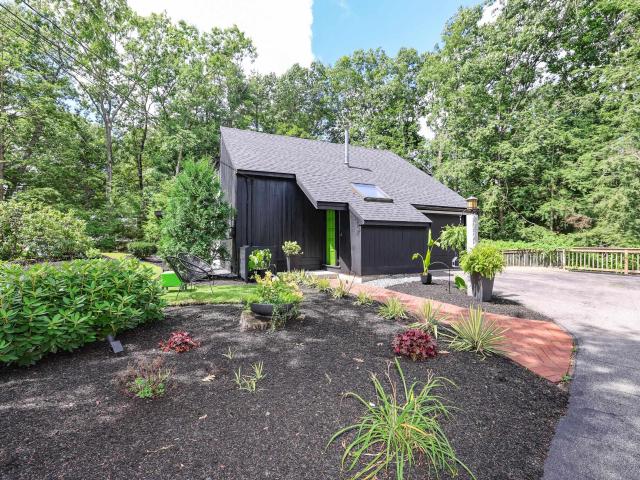 10 Deacon Drive