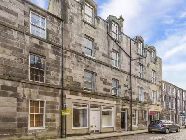 10 Dean Street, Stockbridge, EH4 1LW 3 bed duplex for sale £.