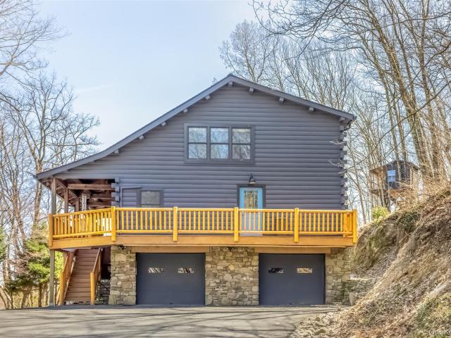 10 Deerpath Drive