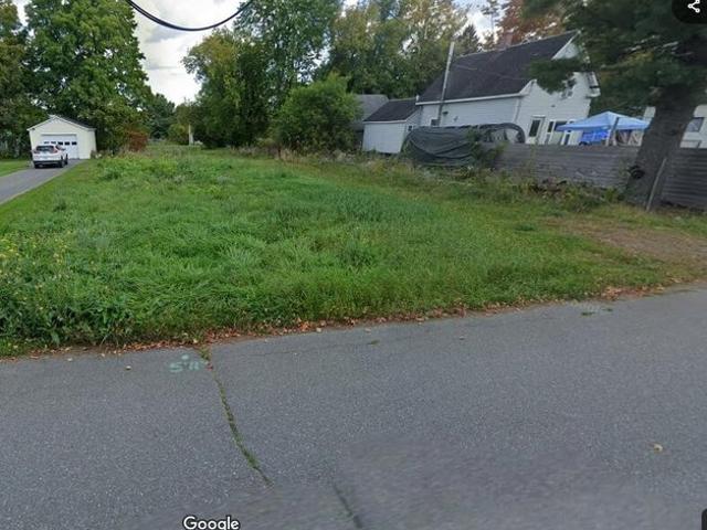 10 Delmont St, Presque Isle, ME 04769