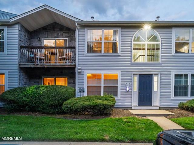 10 Diane Dr, Tinton Falls, NJ 07753