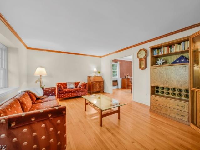 10 Diann Dr