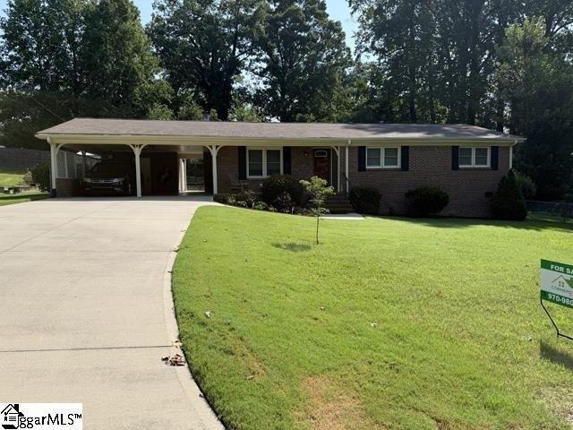 10 Dickens Ln, Taylors, SC 29687