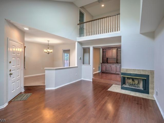 10 Driftwood Dr