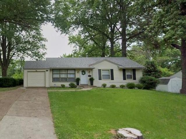 10 Drummond Dr, Saint Louis, MO 63135