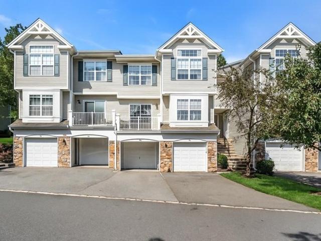 10 Dudley Ct, Green Brook, NJ 08812
