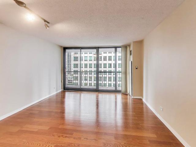 10 e ontario street # 1110