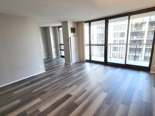 10 E Ontario Street # 2406