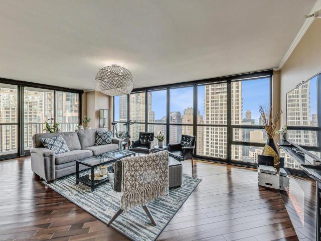 10 E Ontario Street # 4808