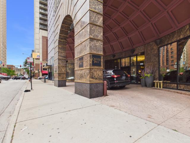10 e ontario street # 4207