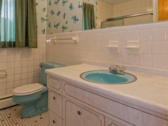 10 E Alfred Dr, Albany, NY 12205