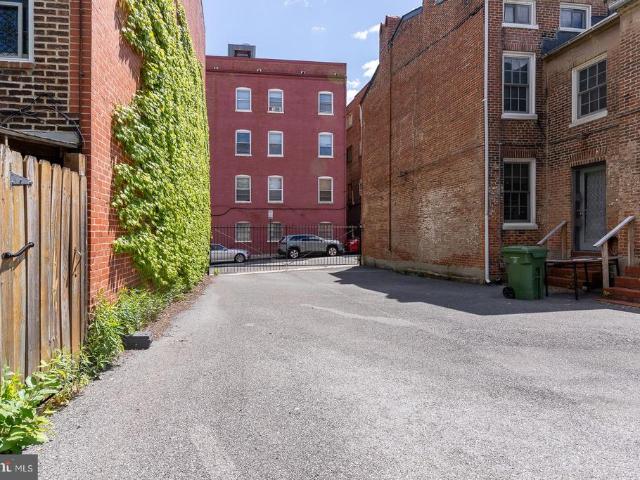 10 E Hamilton Street E