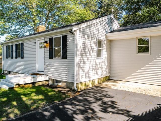 10 E Lake Rd, West Yarmouth, MA 02673