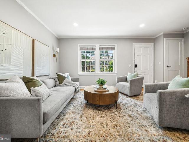 10 E Linden Street