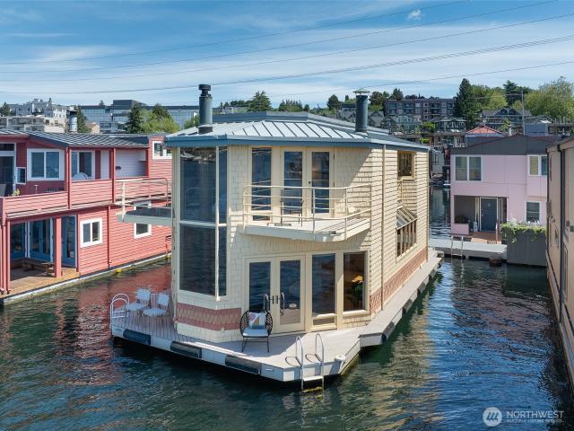 10 E Roanoke Street # 8