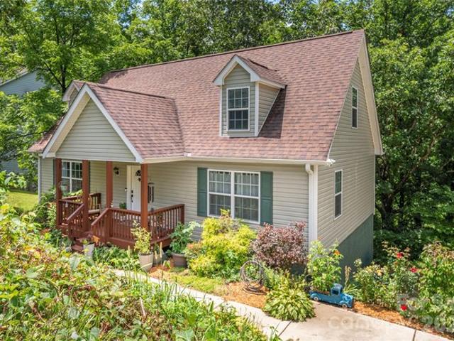 10 E Rolling Acres Dr, Weaverville, NC 28787