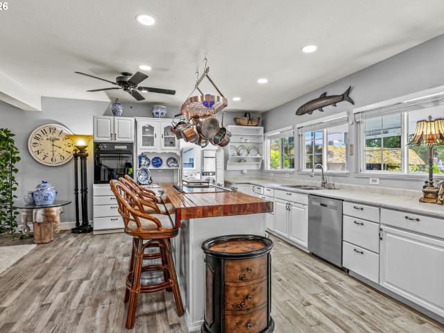 10 E Sunny Sands Rd, Cathlamet, WA 98612 | MLS #151029