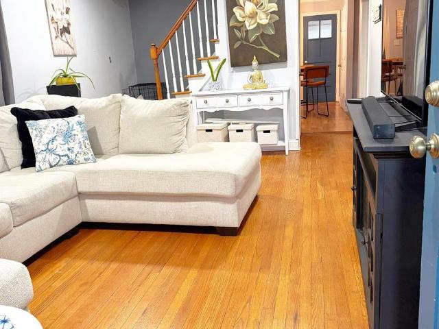 10 E William Street E