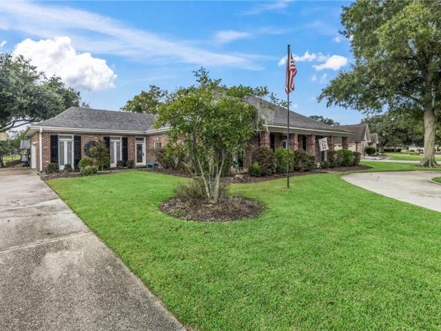 10 E Woodlawn Drive