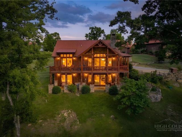 10 Eaglewood Trail