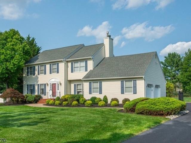 10 Earhart Dr, Roxbury Township, NJ 07876