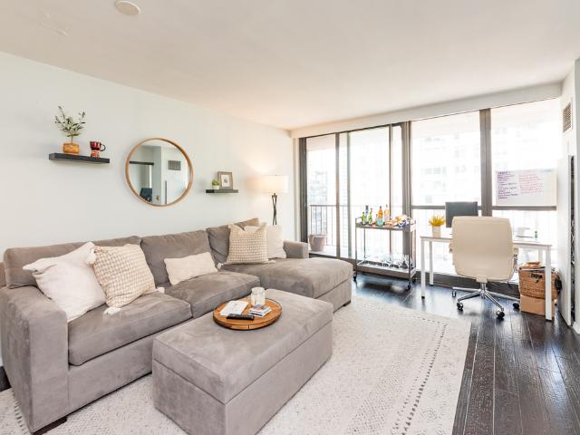 10 East Ontario Street, 1 bed, 1 full bath