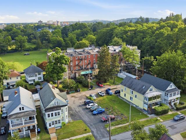 10 Eastman Terrace