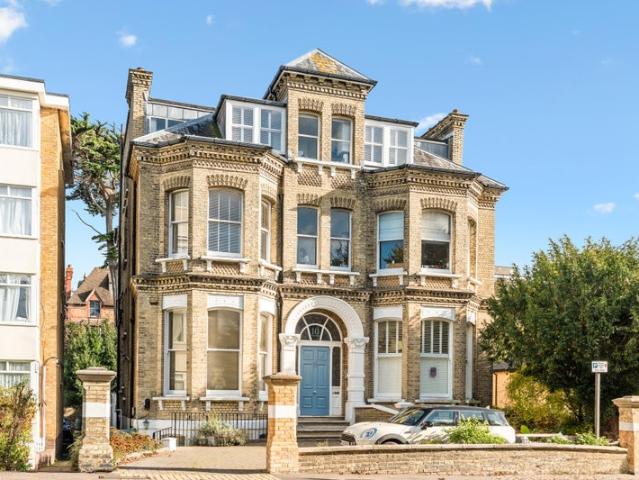 10 Eaton Gardens