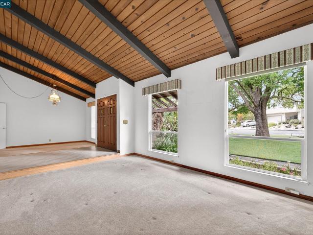 10 Edie Ct