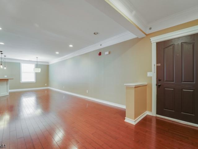 10 12 Elmer St, Unit J