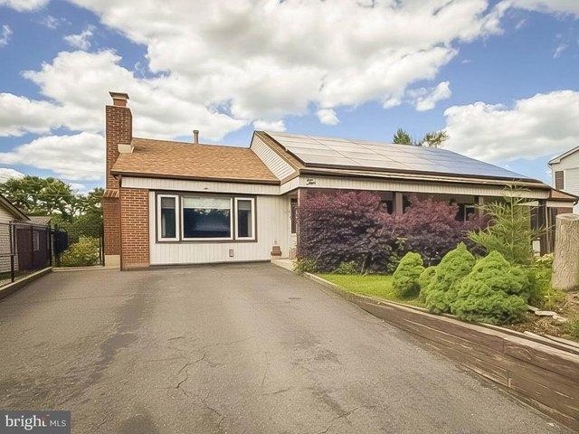 10 Elderberry Ln, Willingboro, NJ 08046