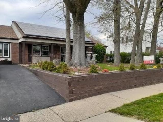 10 Elderberry Ln, Willingboro, NJ 08046