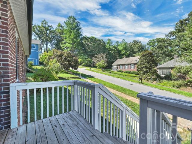 10 Enka Oak Street