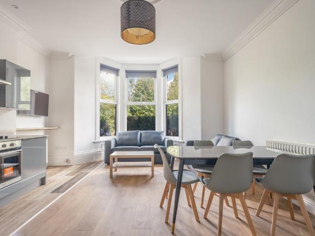 10 Eslington Terrace, Tyne and Wear NE2 5 bed flat to rent £2,817 pcm £650 pw