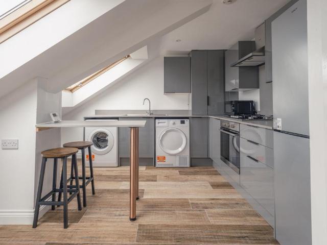 10 Eslington Terrace, Tyne and Wear NE2 3 bed flat to rent £2,080 pcm £480 pw