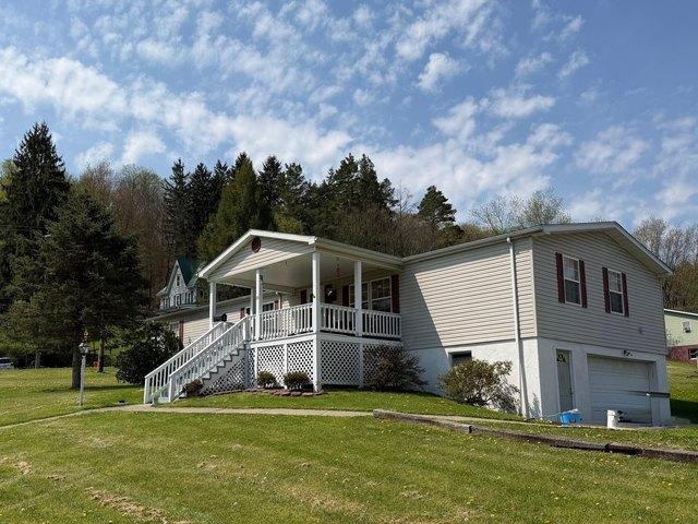10 Erie St, Reynoldsville, PA 15851