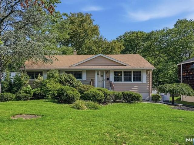 10 Euclid Ave, Westwood, NJ 07675