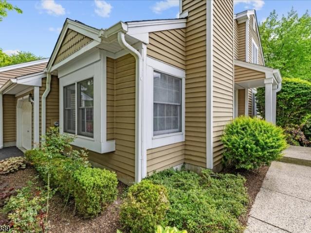 10 Exeter Rd
