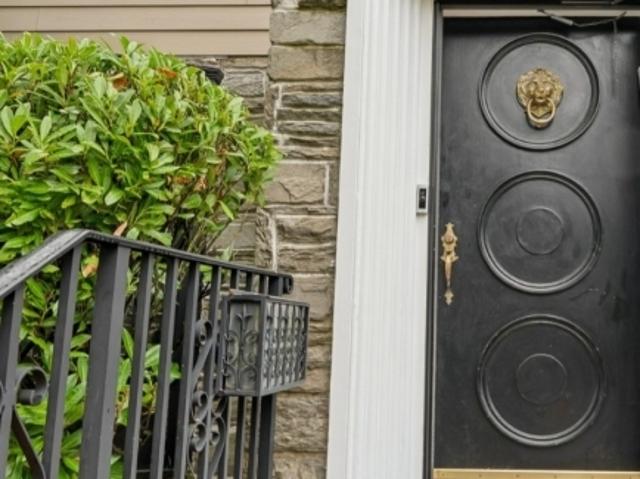 10 Fairway Ave