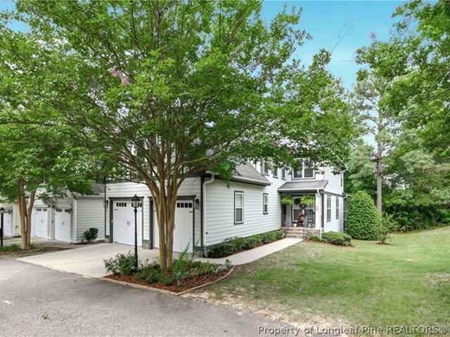 10 Falconridge Dr, Spring Lake, NC 28390