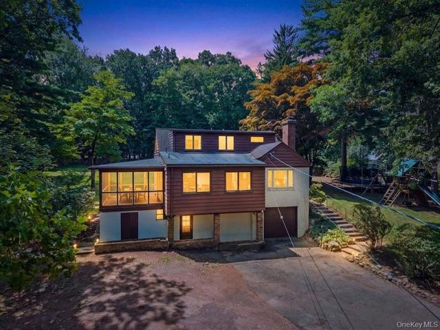 10 Farview Ter, Airmont, NY 10901