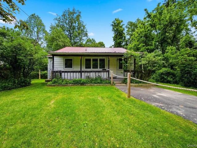 10 Fayer Ct, Wurtsboro, NY 12790
