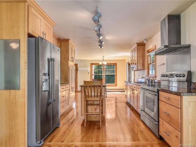 10 Fernwood Rd, Westport, CT 06880 | MLS #24171 | Compass