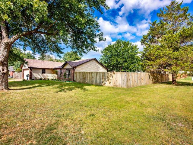 10 Fieldcrest Cv