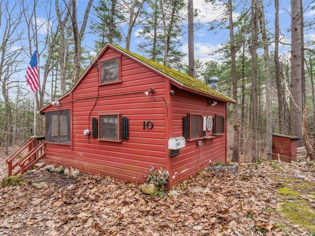 10 First St, Windham, NH 03087